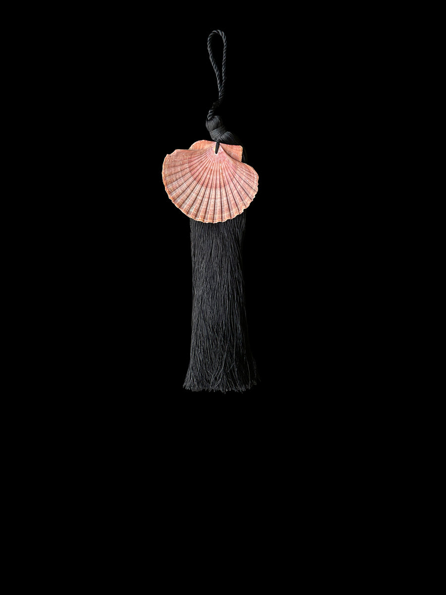 Petite Scallop Shell Tassel – Dezso Sara Beltran
