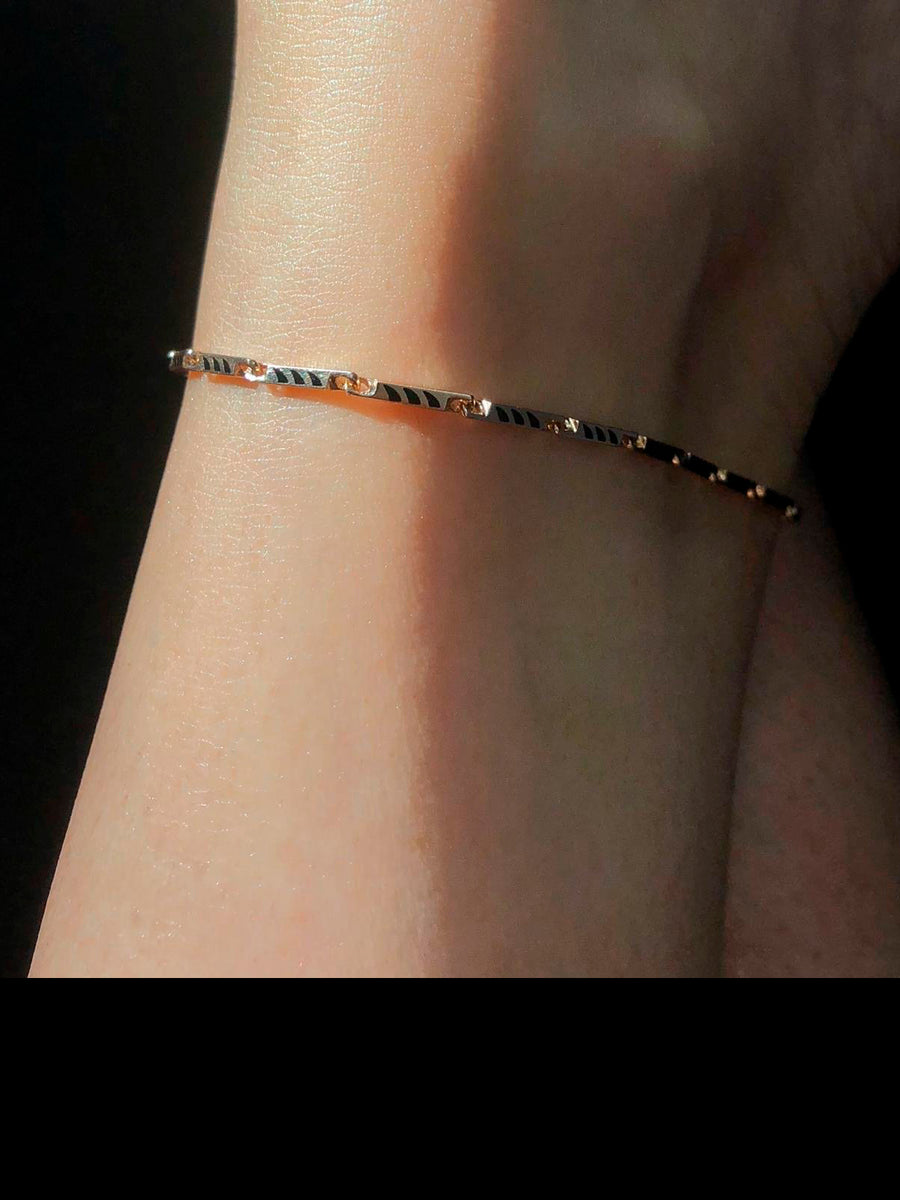 Deco Shark Fin Anklet – Dezso Sara Beltran