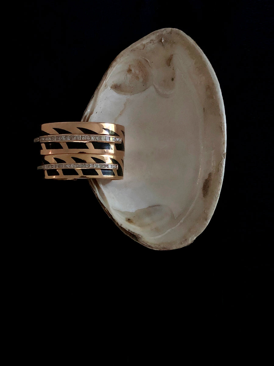Grande Deco Shark Fin Cuff with Diamonds – Dezso Sara Beltran