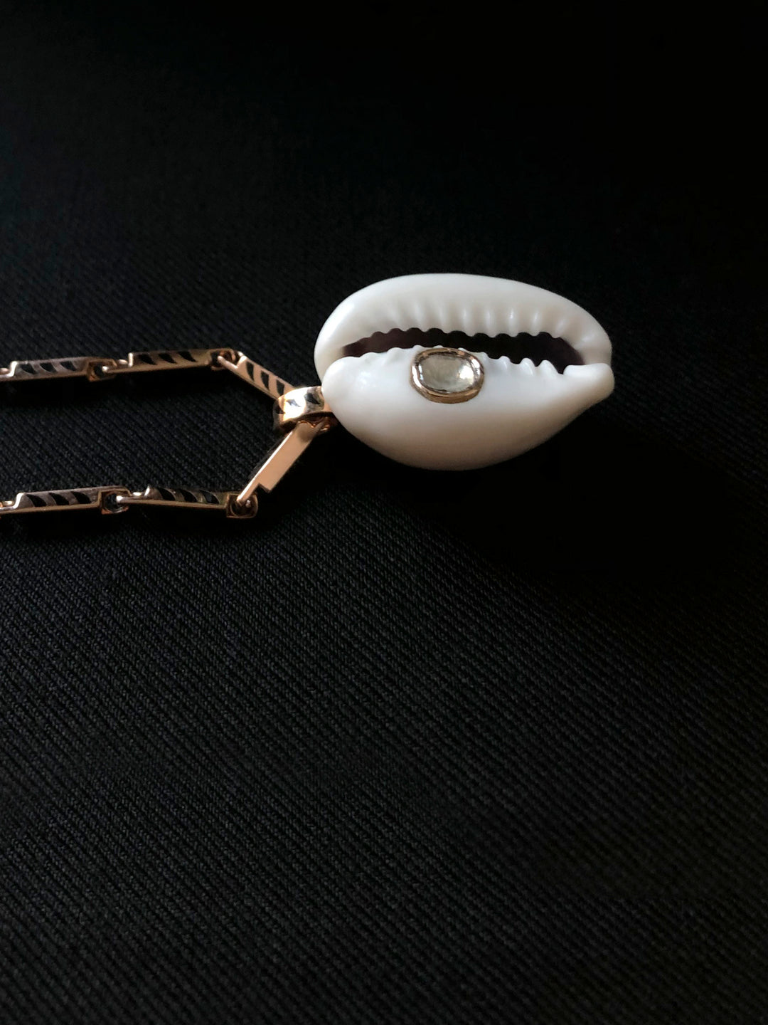 Natural Cowry Shell with Polki Diamond – Dezso Sara Beltran